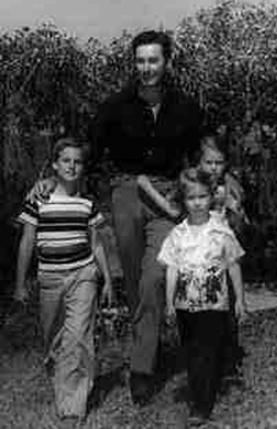 HAPPY FATHER’S DAY, ERROL FLYNN!!!! « The Errol Flynn Blog